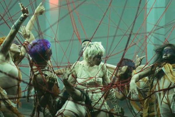 Cantante pop peruana Klúa lanza Fases da lúa